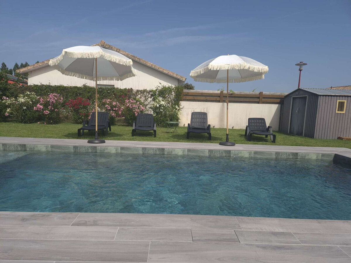 Maison contemporaine avec piscine - 6-8 pers. | FR-1-877-26